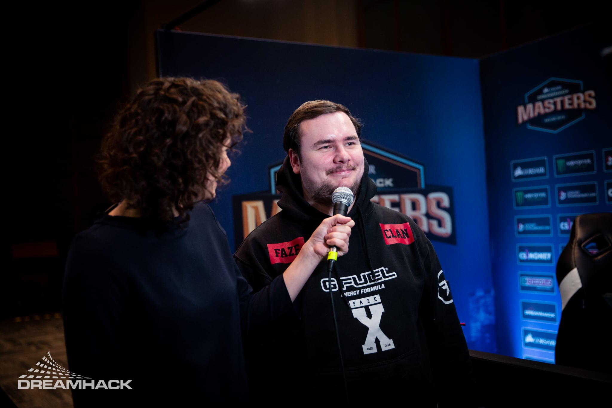 《卫报》将退役使用了8年的《CS:GO》签名AWP - manbet客户端上不去